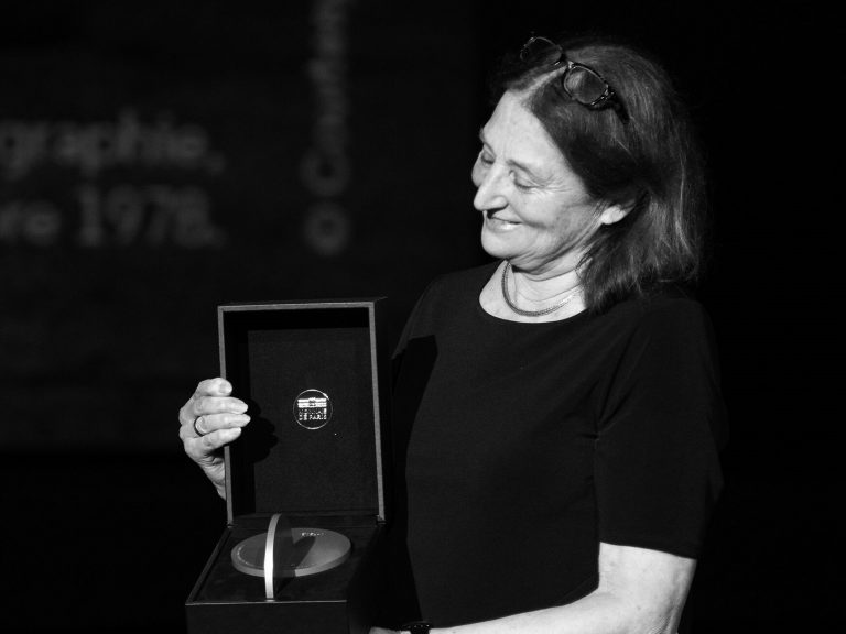 Susan Meiselas. La fotografa Magnum che racconta la storia attraverso ...