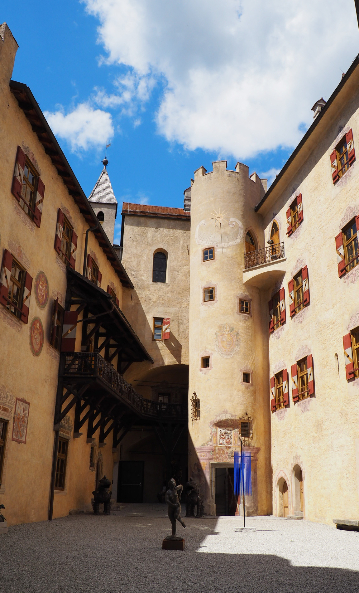 Il Messner Mountain Museen Ripa a Brunico. Un vecchio castello tirolese ...