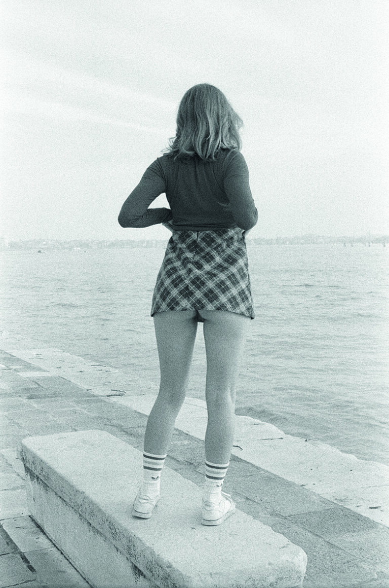 Giulia Agostini per Luminous Phenomena. Il corpo femminile come provocazione - ArtsLife