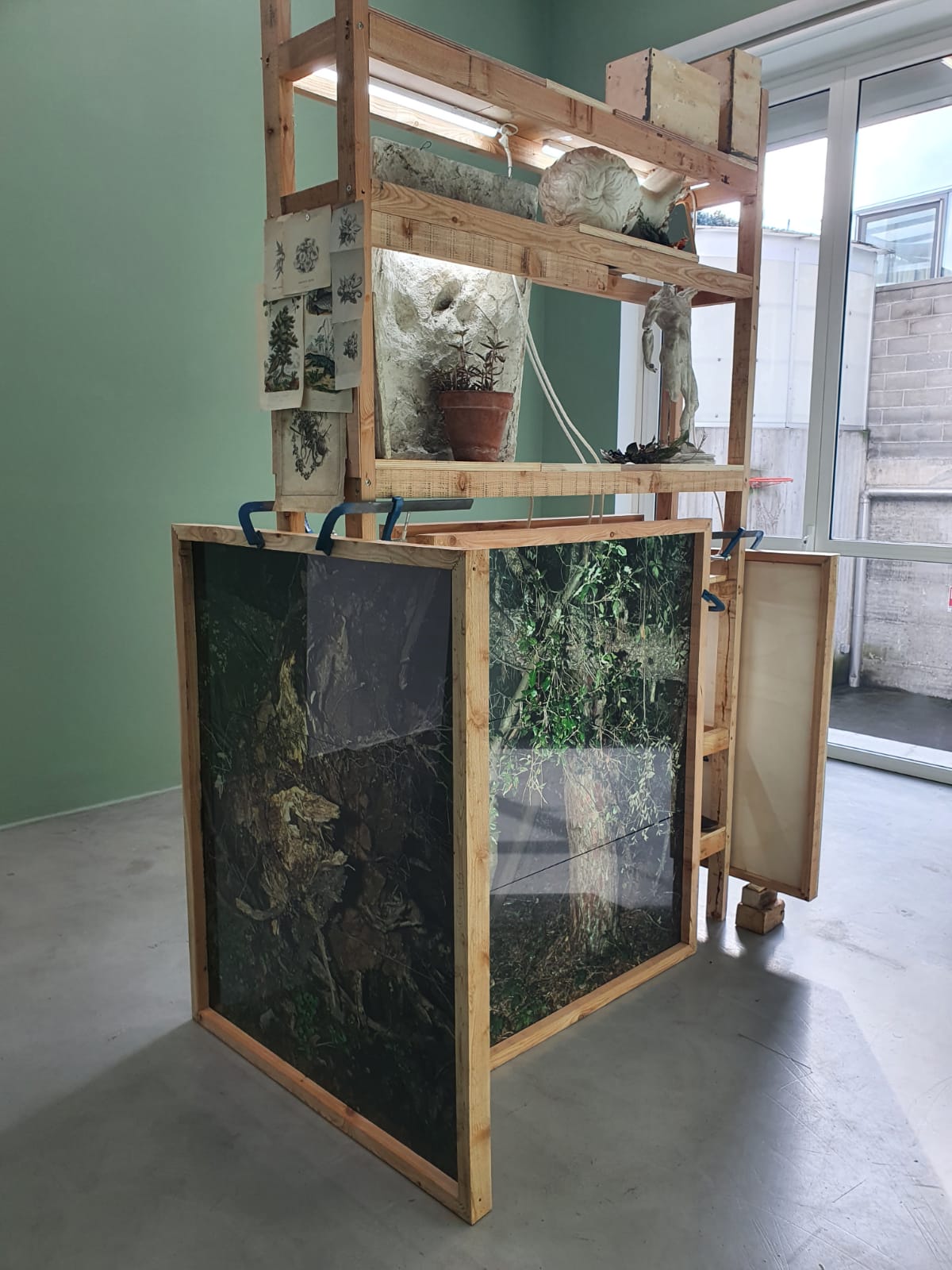 Un mondo altro vicino a casa propria: le fotografie di Jacopo Benassi a ...