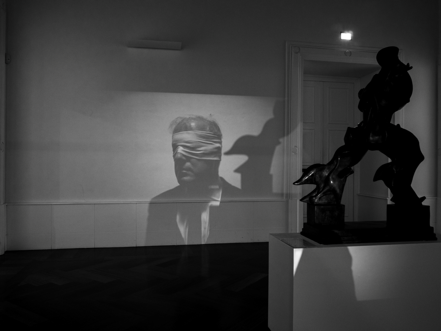 Se l'immagine abbraccia l'oscurità. La personale di Pietro Finelli a ...