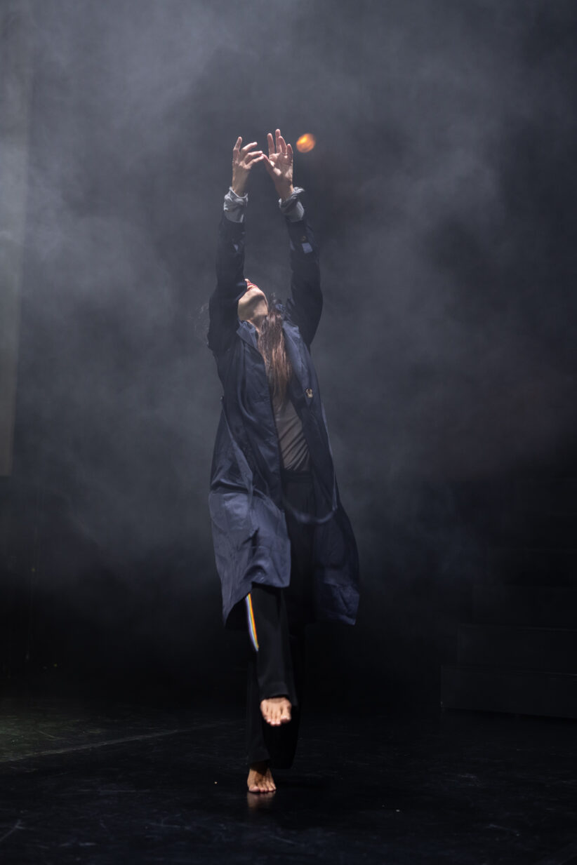 Tre performer in scena per Hamlet Puppet, l’ultimo raffinato spettacolo ...